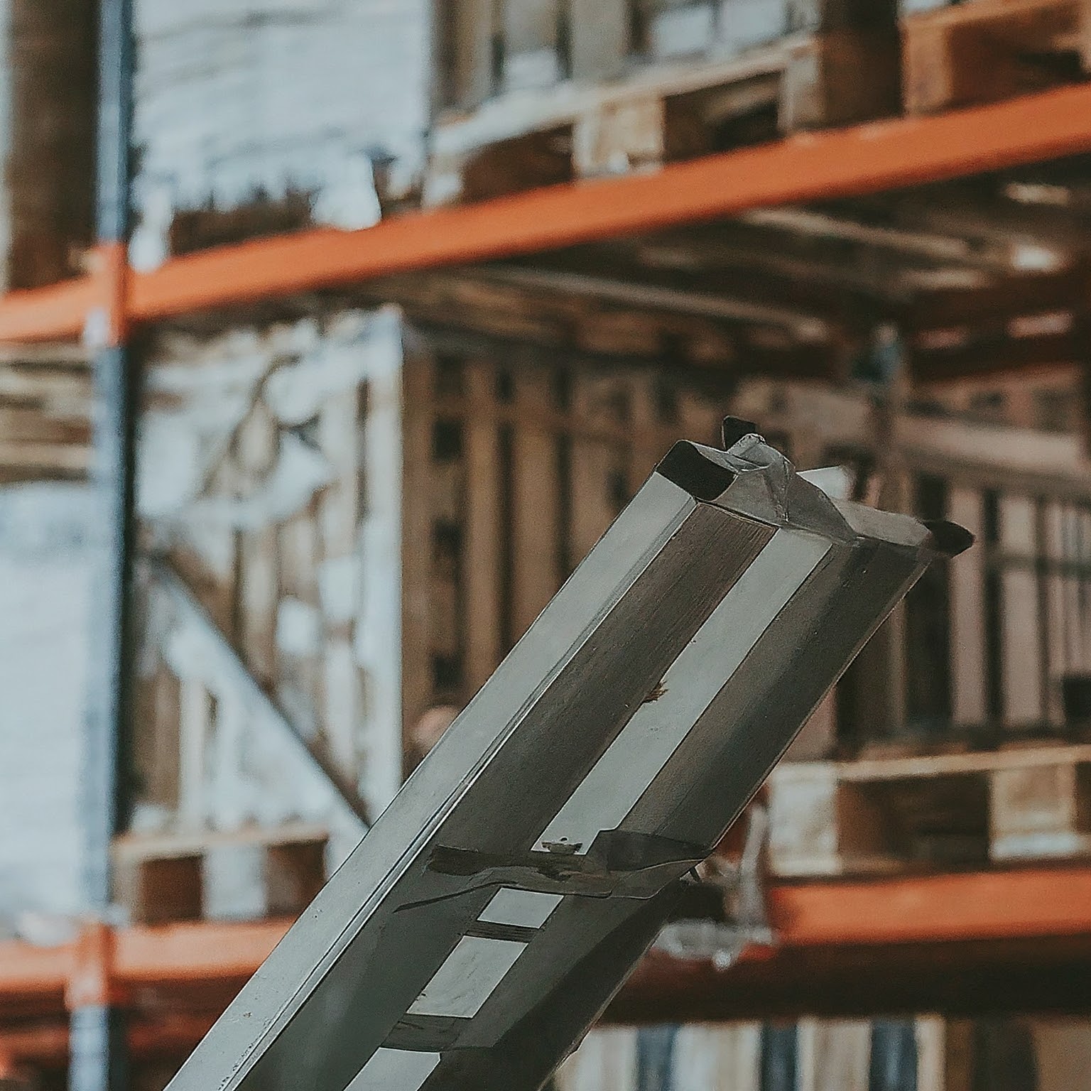 Industrial Ladders in Action: Key to Efficiency in Plants & Warehouses